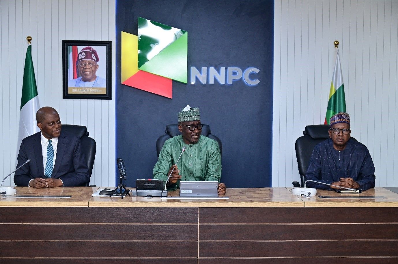 THE GOVERNOR, CENTRAL BANK OF NIGERIA PAID A COURTESY VISIT TO THE ...