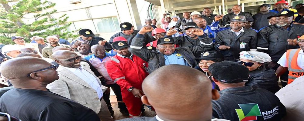 MINISTER OF STATE FOR PETROLEUM (OIL) INSPECTS KRPC QUICK-FIX PROJECT