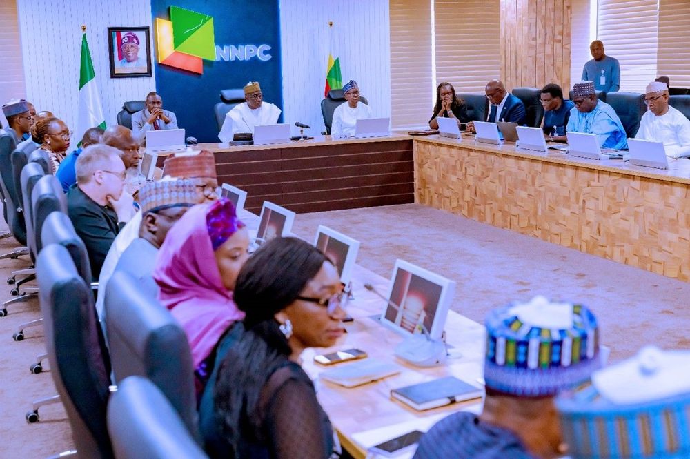 EFCC EXECUTIVE CHAIRMAN’S VISIT TO GCEO NNPC LTD & LECTURE ON BUSINESS ETHICS AND COMPLIANCE ...